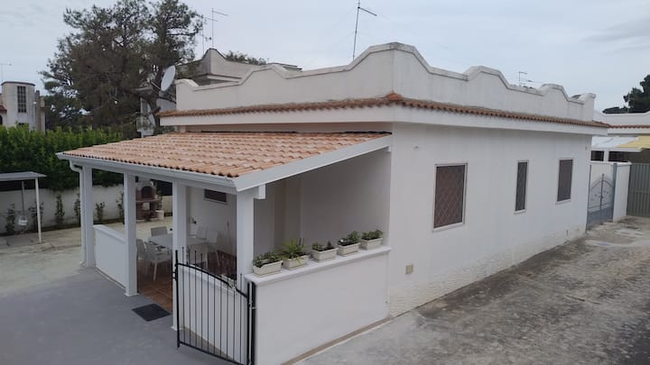 Villa Amanda A 500mt. Da 
Monte D'arena Beach - Pulsano