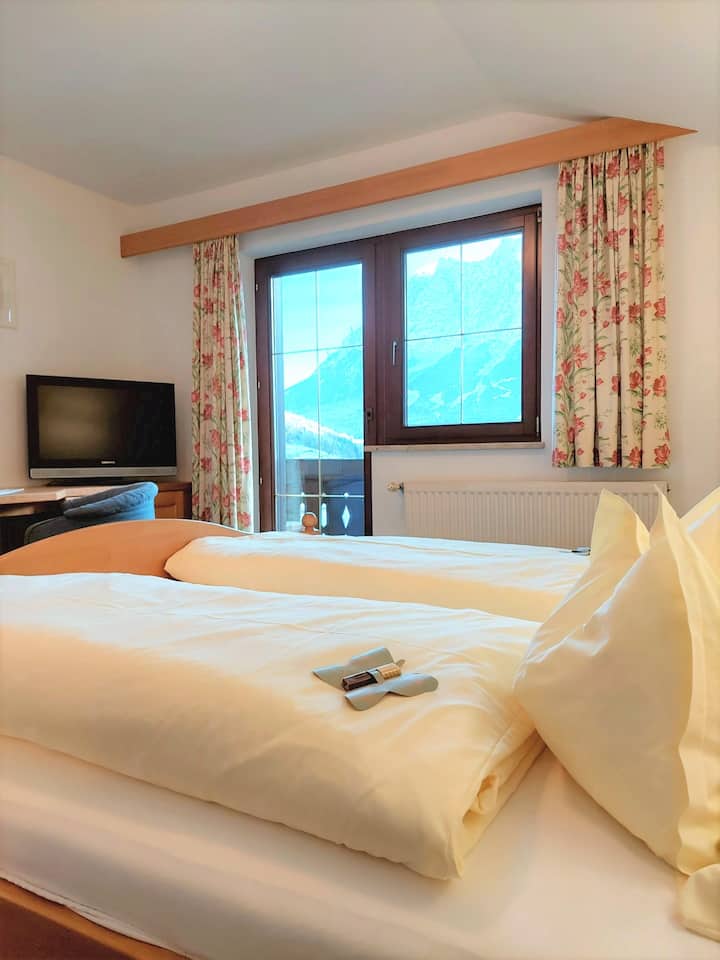 Doppelzimmer Mit Bergblick In Der Zugspitzarena - Lermoos