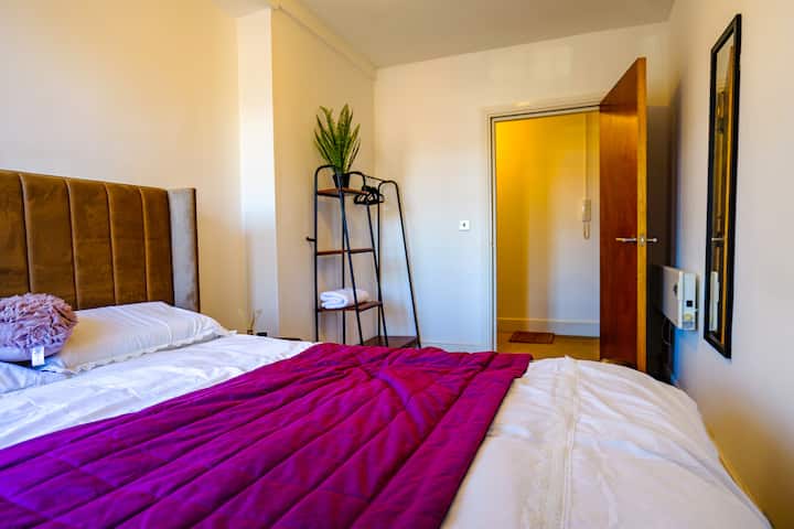 Bury Centre 2br | Free Parking | 25m To Manchester - Rochdale