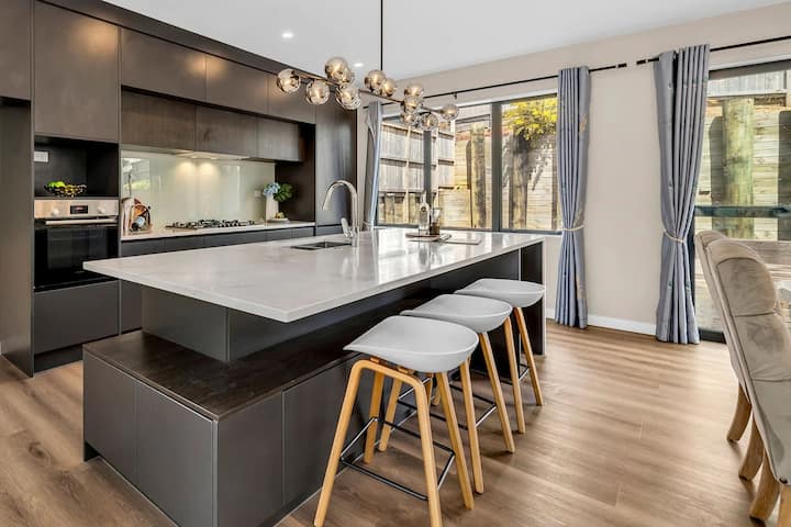 Super-large New House 8 Bedrooms 6 Bathrooms - Auckland