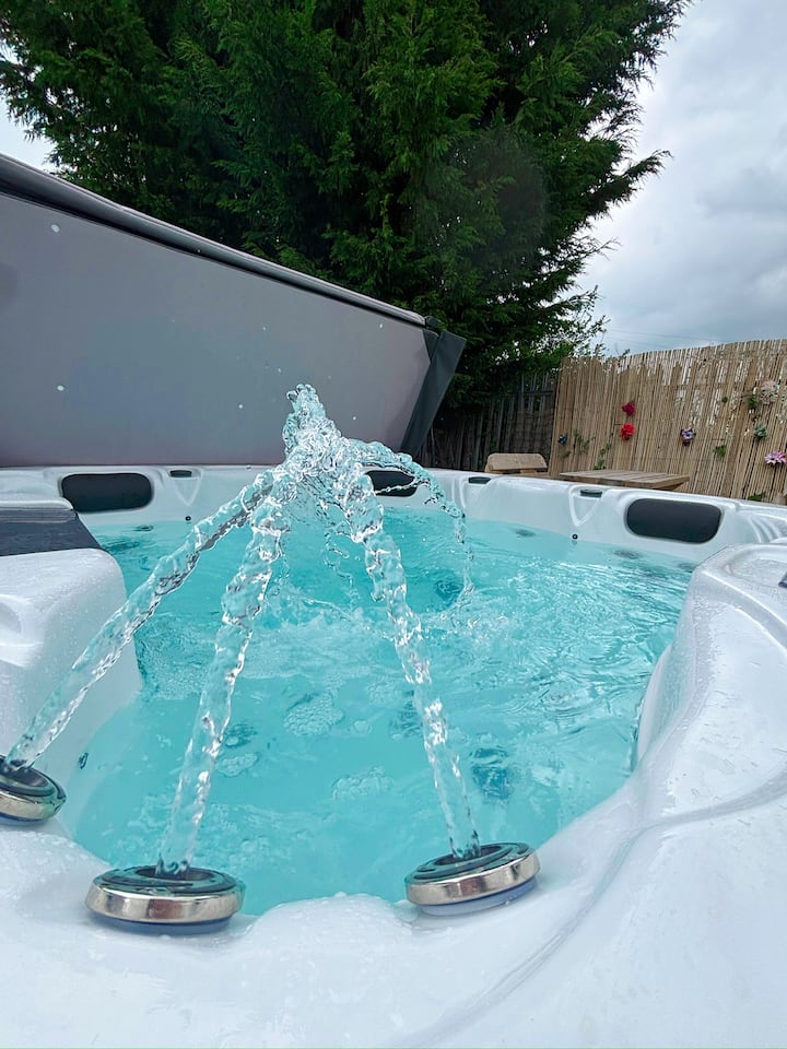 31 Park Lane - Hot Tub - Sleeps 4 - Holiday Park - Lincolnshire