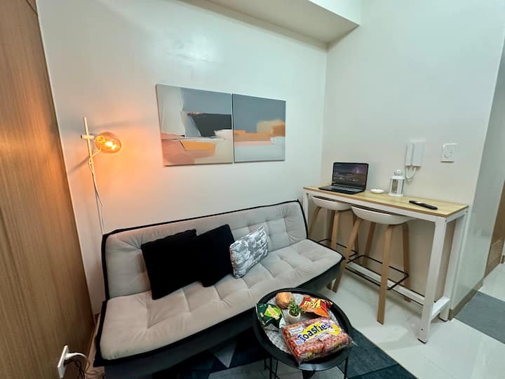 Nordic Condo W/ Balcony, Pool & Internet At Makati - Makati