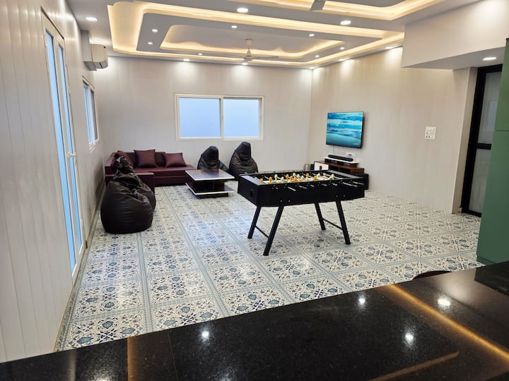 The Zenith Lounge @ Crestview Inn - Lucknow