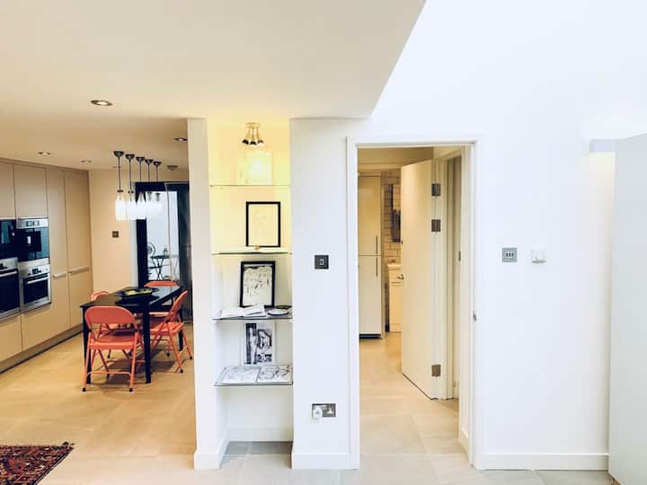 Stylish 1br Suite: Kitchen, Lounge & Private Bath - Londres