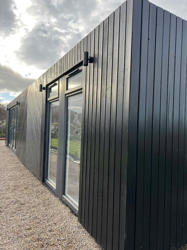 Shulista Croft Longhouse.  Isle Of Skye. - スカイ島