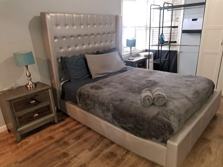 Charming 1 Bedroom Apt In Beverly Hills - Beverly Hills, CA