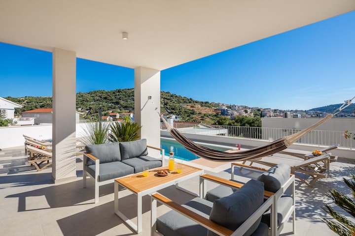 Villa Porto 2 Br Apartment W/ Pool In Zatoglav - Primošten