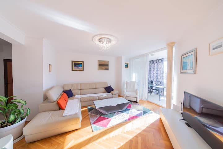 Comfortable 3-bedroom Apartment For 6 In Budva - Budva