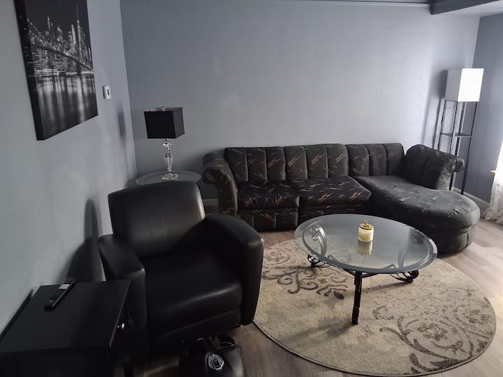Clean Comfortable Place, With Car (Options) - Flushing, MI