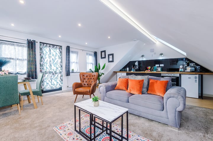 Gorgeous 1 Bed Apartment With Views And Free Prime - Royal Leamington Spa