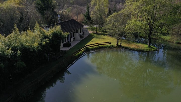 Gîte Châtaignier – Bord D’étang – Mas Du Ponteil - Montignac