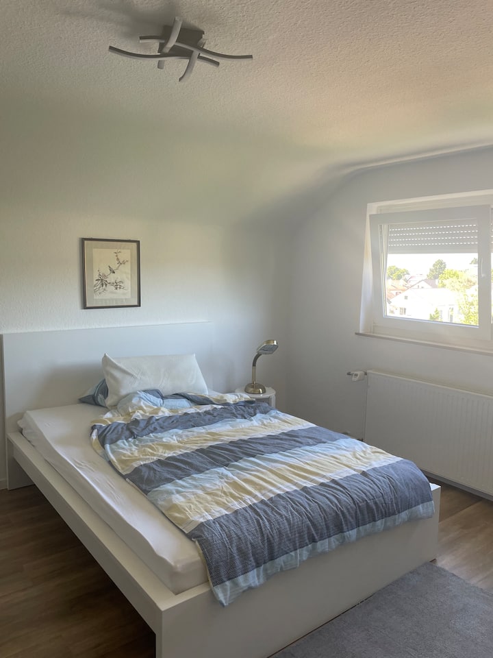 2 Zimmer Dg-wohnung Mit Bad Und Küchenzeile - Heilbronn