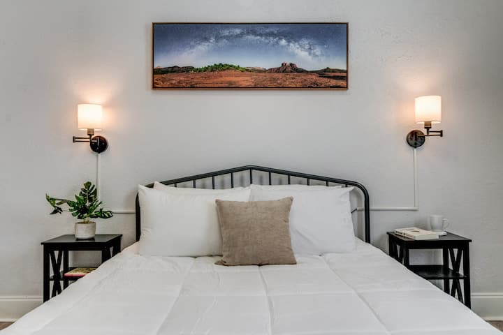 Riverfront Retreat | Luxury 5br | King Bed Firepit - Norfolk, VA