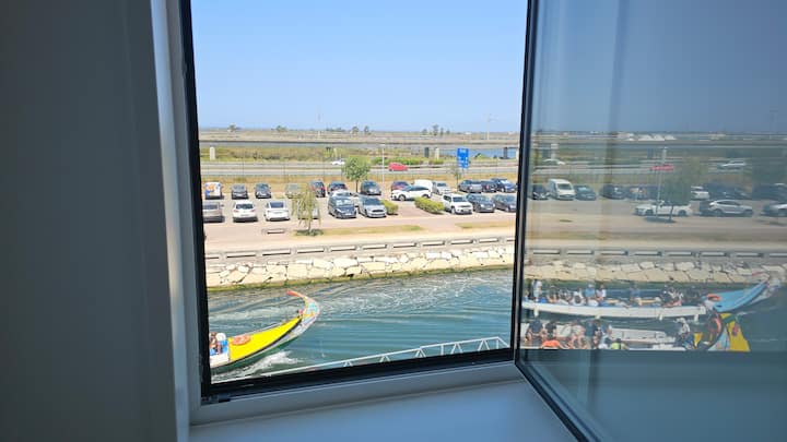 A Proa Do Moliceiro Canal Da Ria W/ Lagoon Views - Aveiro