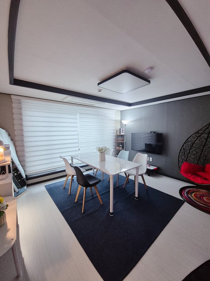 [오픈특가]삼거리공원/호수공원/보드게임천국/30평같은?/공용주차장/신축/독채/복층/맛집/ - 목천읍