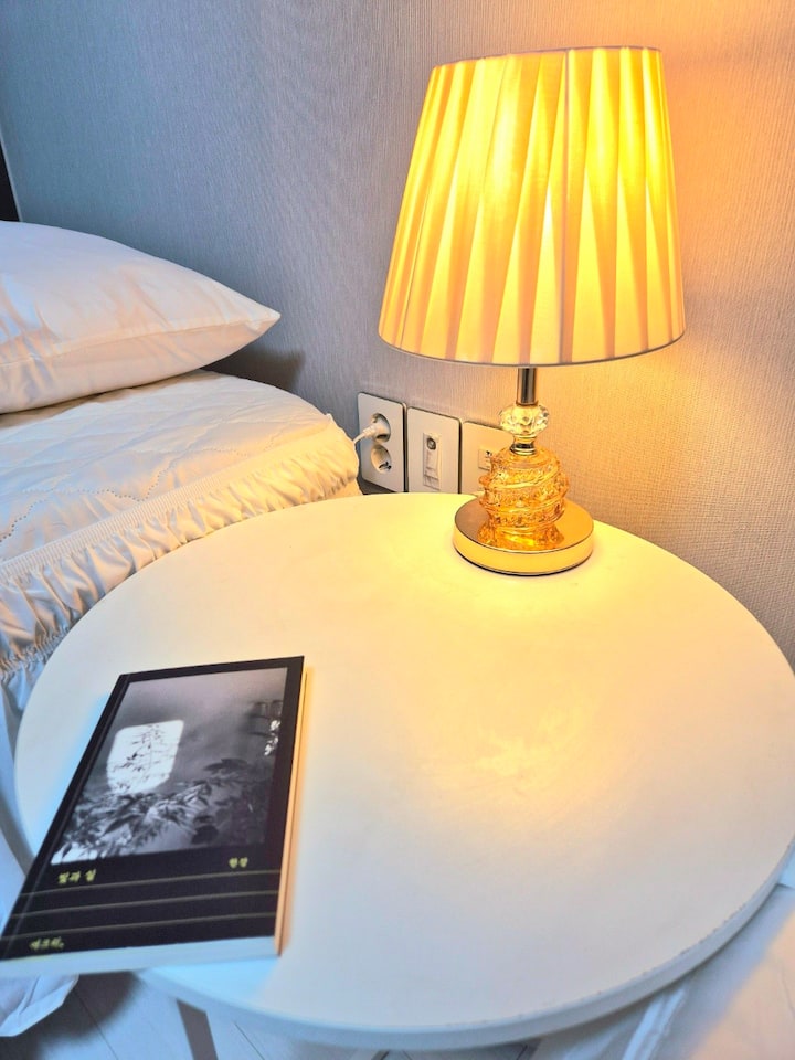 [가오픈특가]삼거리공원/독립기념관/맛집소굴/감성/낭만/ 힐링/호수공원/ 불멍/보드게임천국" - 신방동