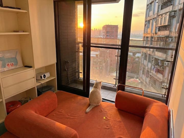 夕陽河景豪宅｜免治馬桶｜獨立房間｜貓咪屋主友善｜西門町商圈 - 新莊區