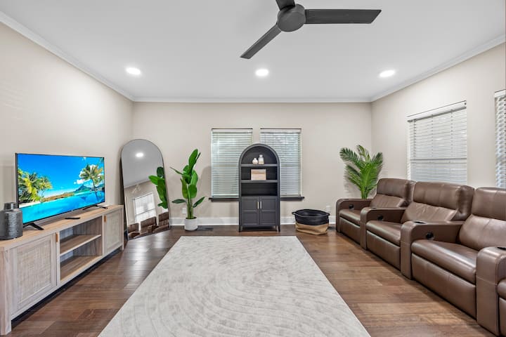 Big Family Retreat | 6br Home In East Hill - Pensacola, FL