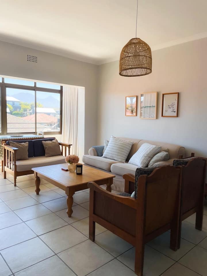 A Calm Coastal Hideaway In Strand - Somerset West