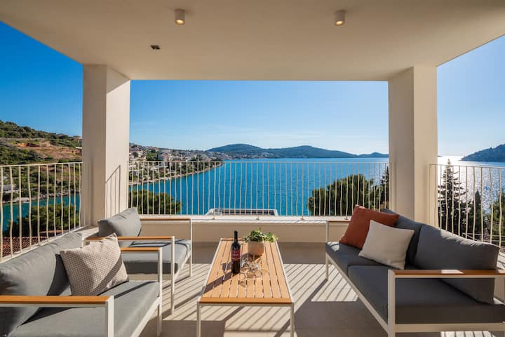 Villa Porto Deluxe 2br Apartment W/ Pool - Primošten