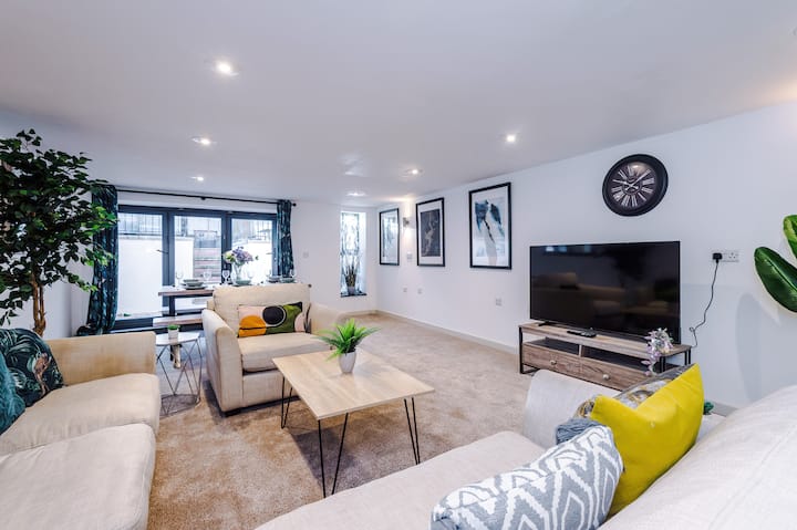 Stunning 3 Bed Oasis With Driveway Parking, Garden - Royal Leamington Spa