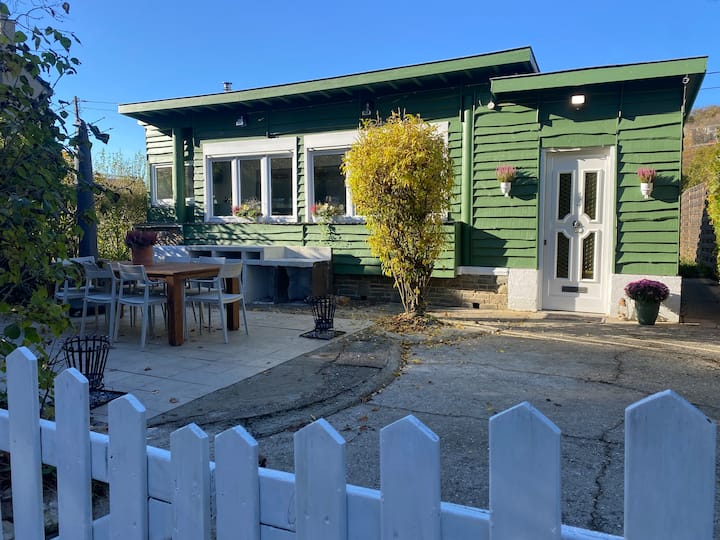 Un Ancien Tram, Face à La Rivière ! - Esneux