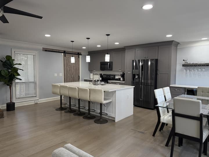 Modern Comfort In Marietta - Marietta, GA