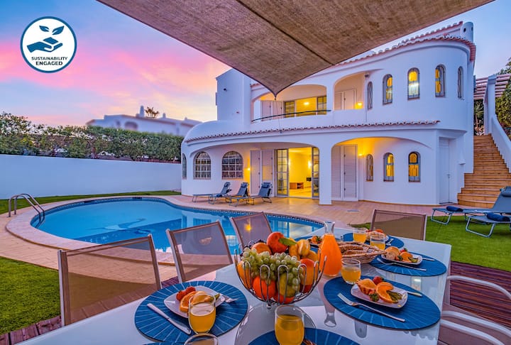 Sophisticated Villa With Bbq And Heatable Pool - Armação de Pêra