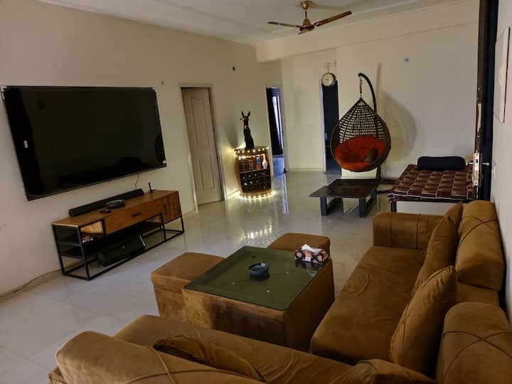 Addy's 3bhk Hillview Retreat | Ideal For Groups | - Sohna
