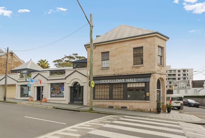 Harbourside Haven & Skyline Views | Balmain East - North Sydney