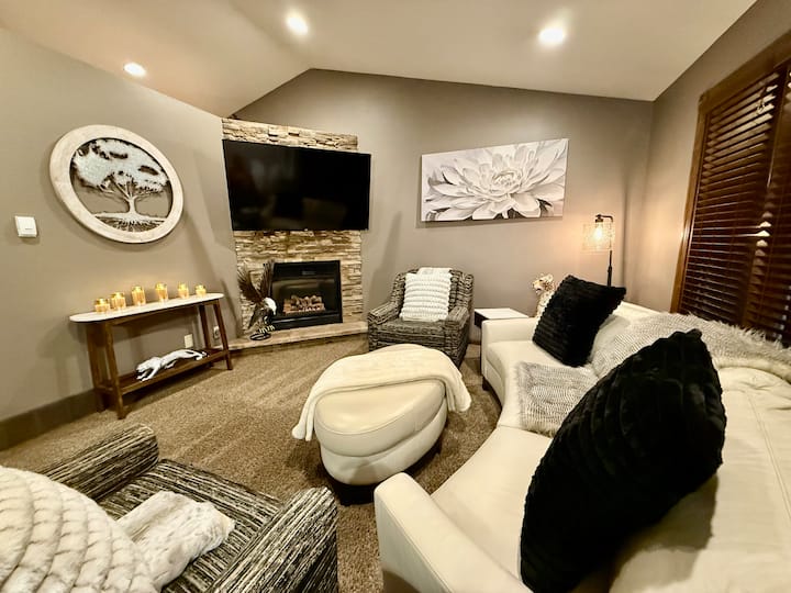 Lotta Shangri-la | Luxury 2bd W/ Infrared Sauna - Harrisburg, SD