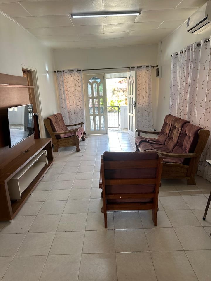 Quite & Cozy Paramaribo Home - Suriname