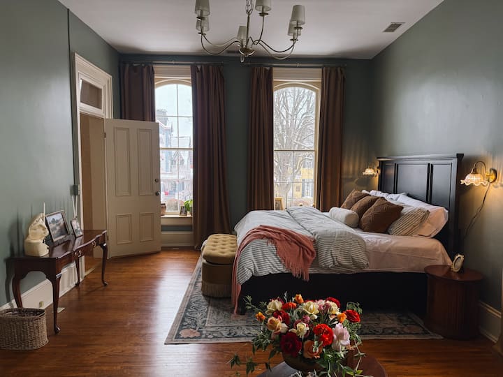 Respite In Stunning Historic Suite (Suite 1) - Van Buren State Park, Van Buren