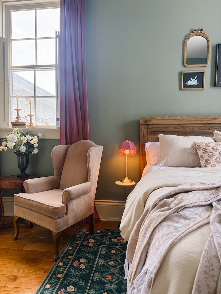 Respite In Stunning Historic Suite (Suite 3) - Van Buren State Park, Van Buren