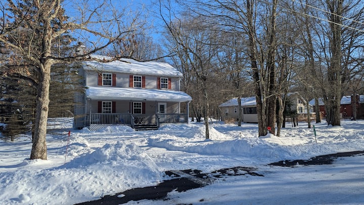 Nostalgic Lakehouse Hideaway - Albrightsville, PA