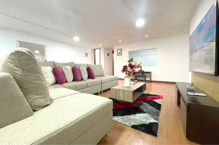 Comfortable 5 Br Apartment Near Zona T - Bogota