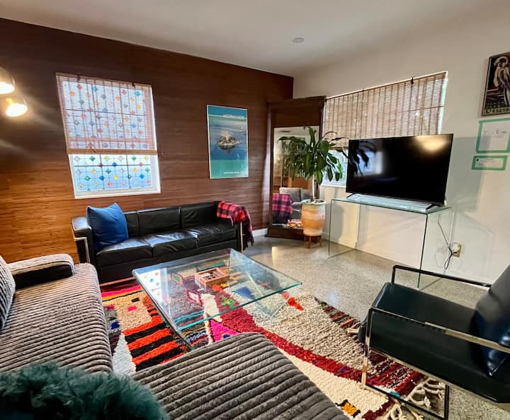 Tropical Mid-century Modern Paradise W/ Gated Yard - Fort Lauderdale