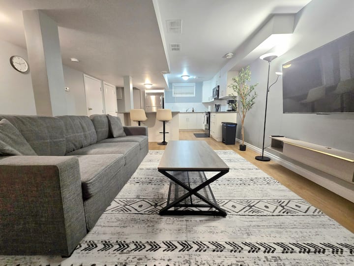 Bright & Modern 2br | Full Kitchen |Edmonton - Edmonton