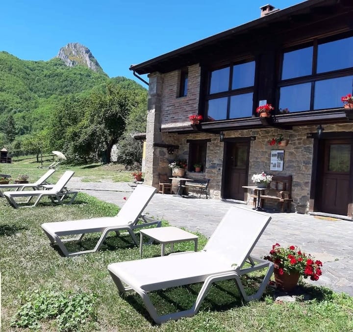 La Quintana De Antón. La Cuadra. - Lena