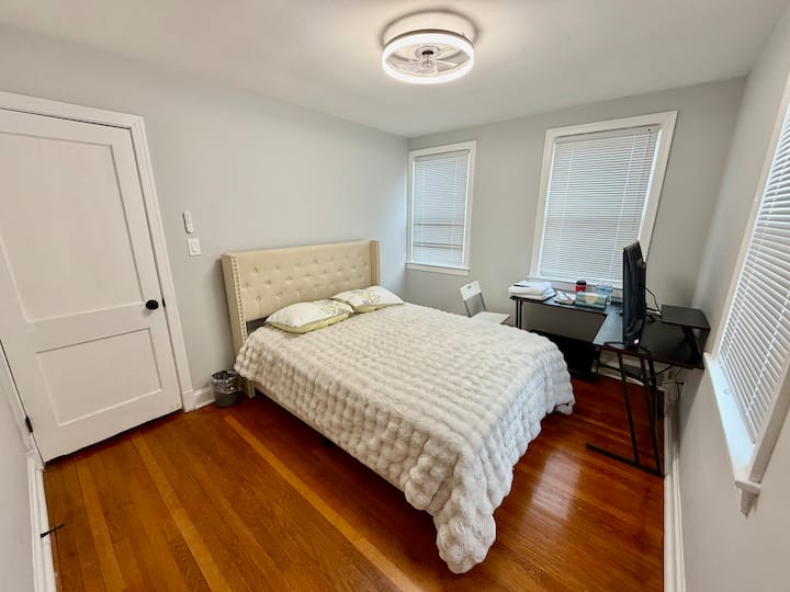 A Private Bedroom Just 15 Mins From City Center - Washington, DC