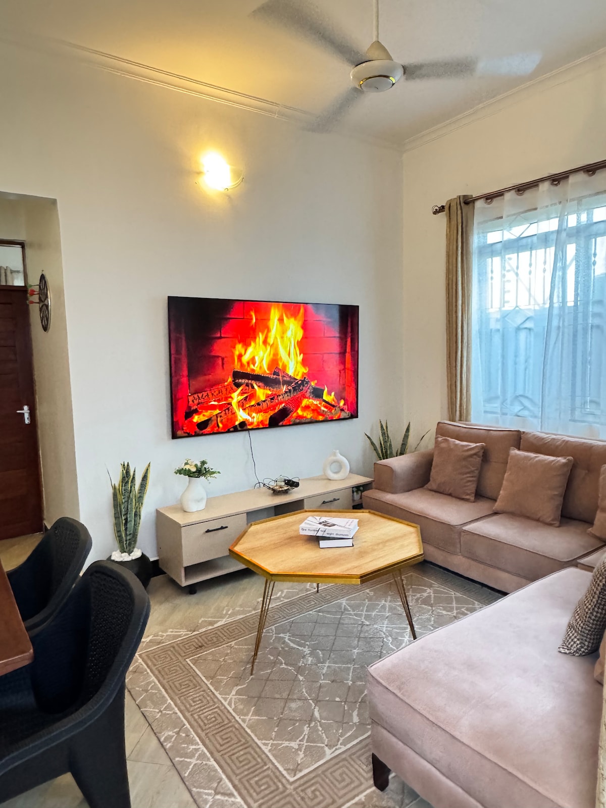 Gemütliches und geräumiges 1-Schlafzimmer in Kijitonyama - Wohnungen ...