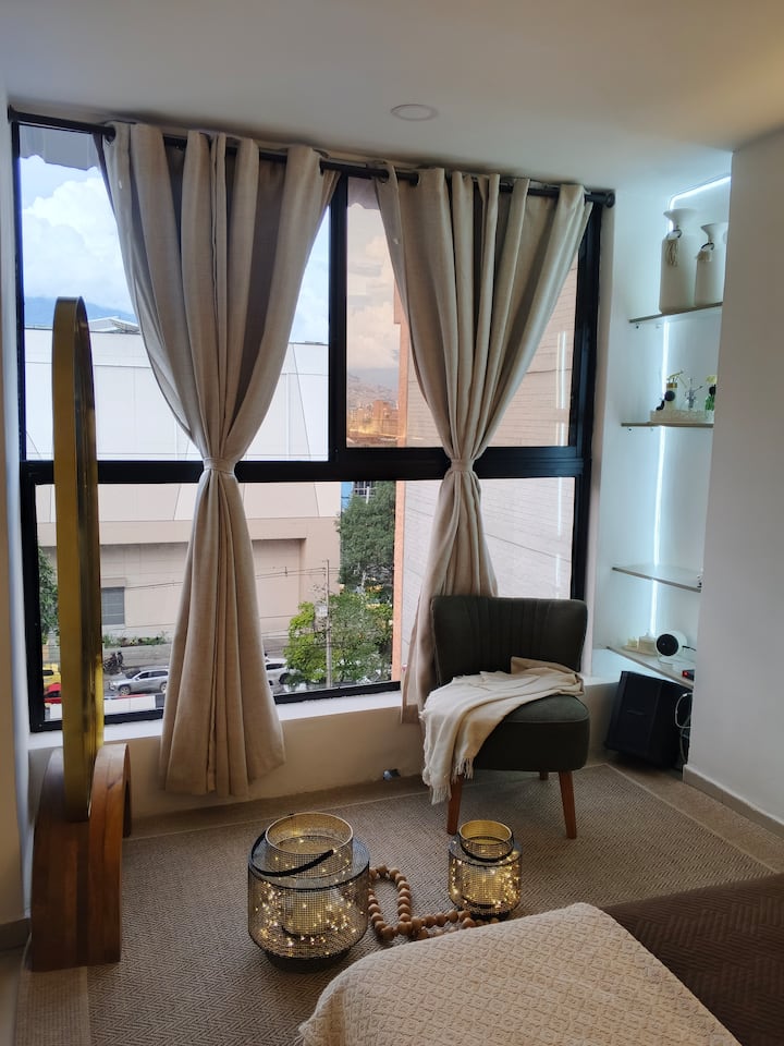 Frente Al Centro Comercial Los Molinos - Medellín