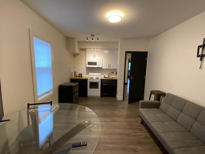 Timeless Downtown Retreat In A Historic Landmark - Edmonton, Canada