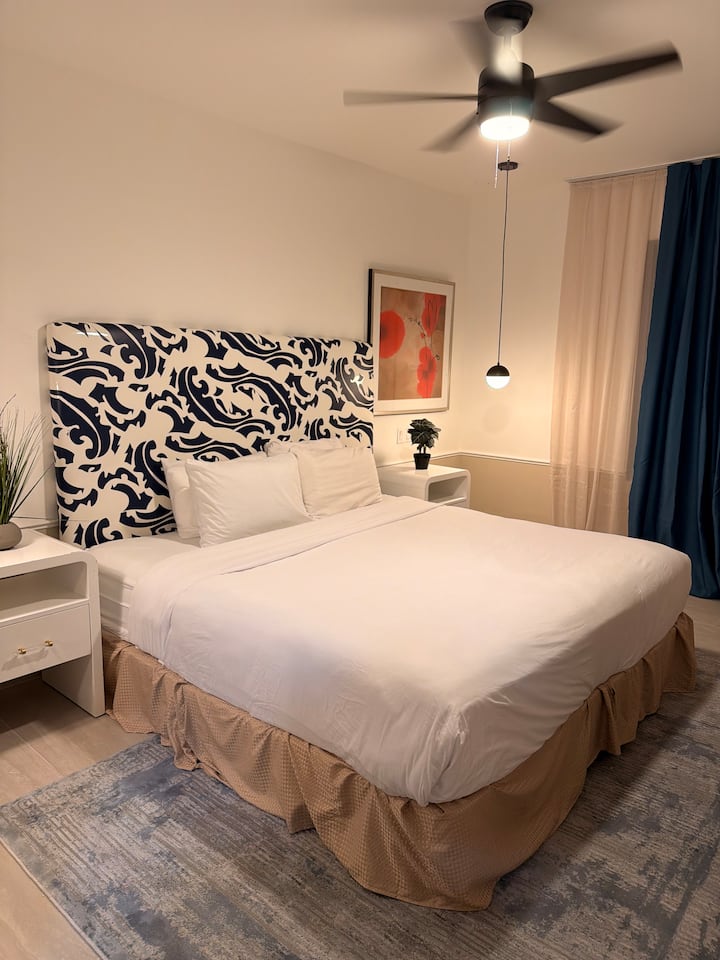 Suite 2 – King Deluxe - Miami Beach, FL