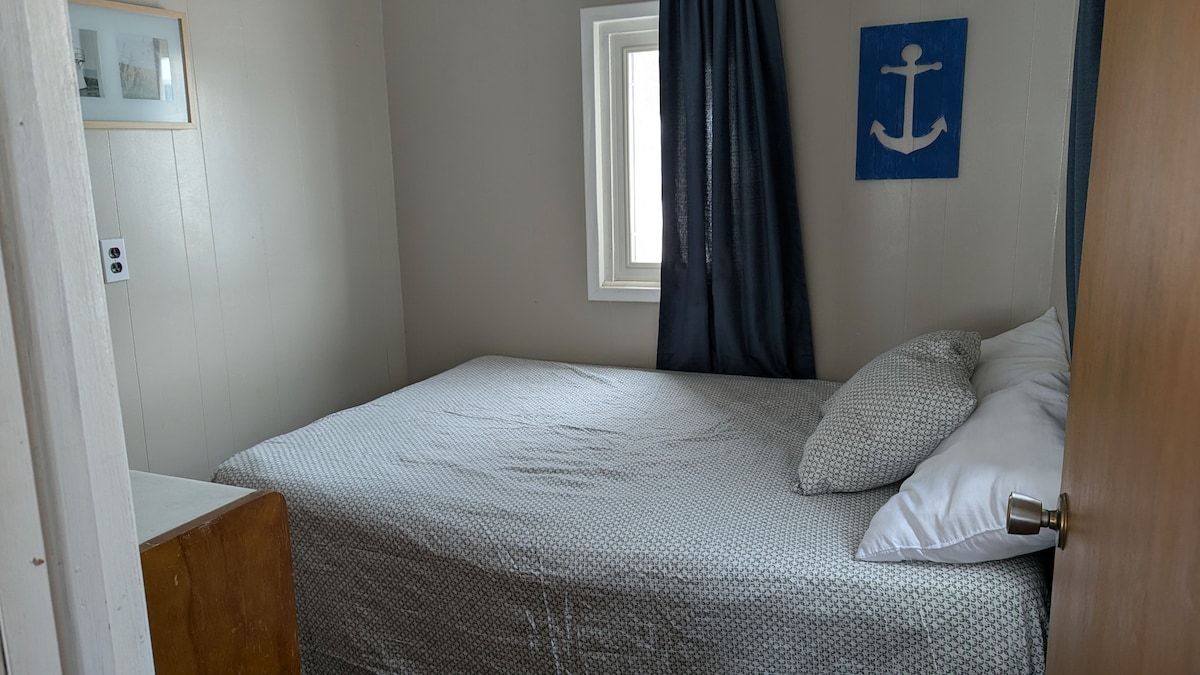 Backyard Cottage #2 - Cabins for Rent in Port Elgin, Ontario, Canada ...