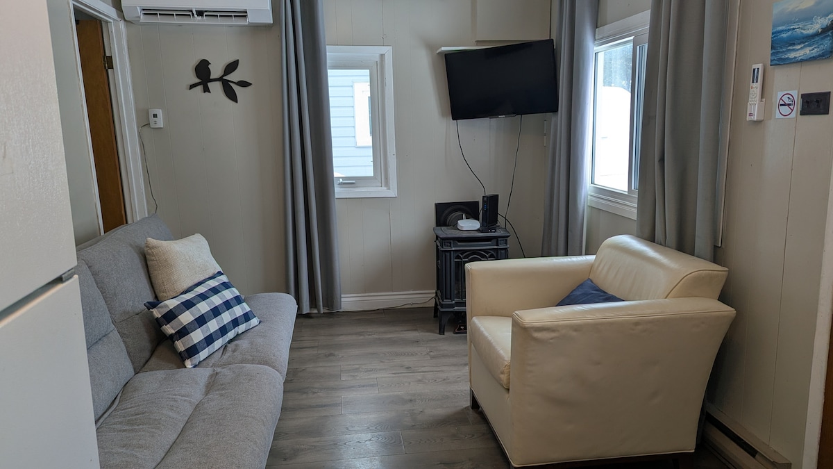 Backyard Cottage #2 - Cabins for Rent in Port Elgin, Ontario, Canada ...