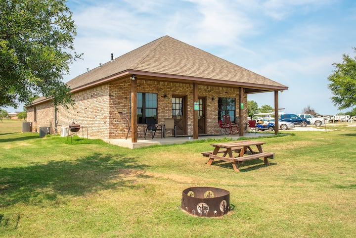 Mustang Cabin - Lake Arrowhead State Park, Wichita Falls