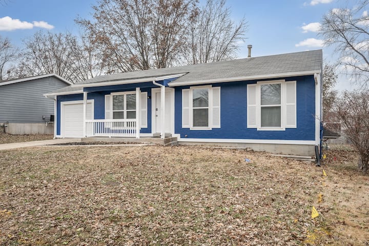 Blair's O'fallon Blue Bliss 3 Bed 1 Bath Game Room - O'Fallon, MO