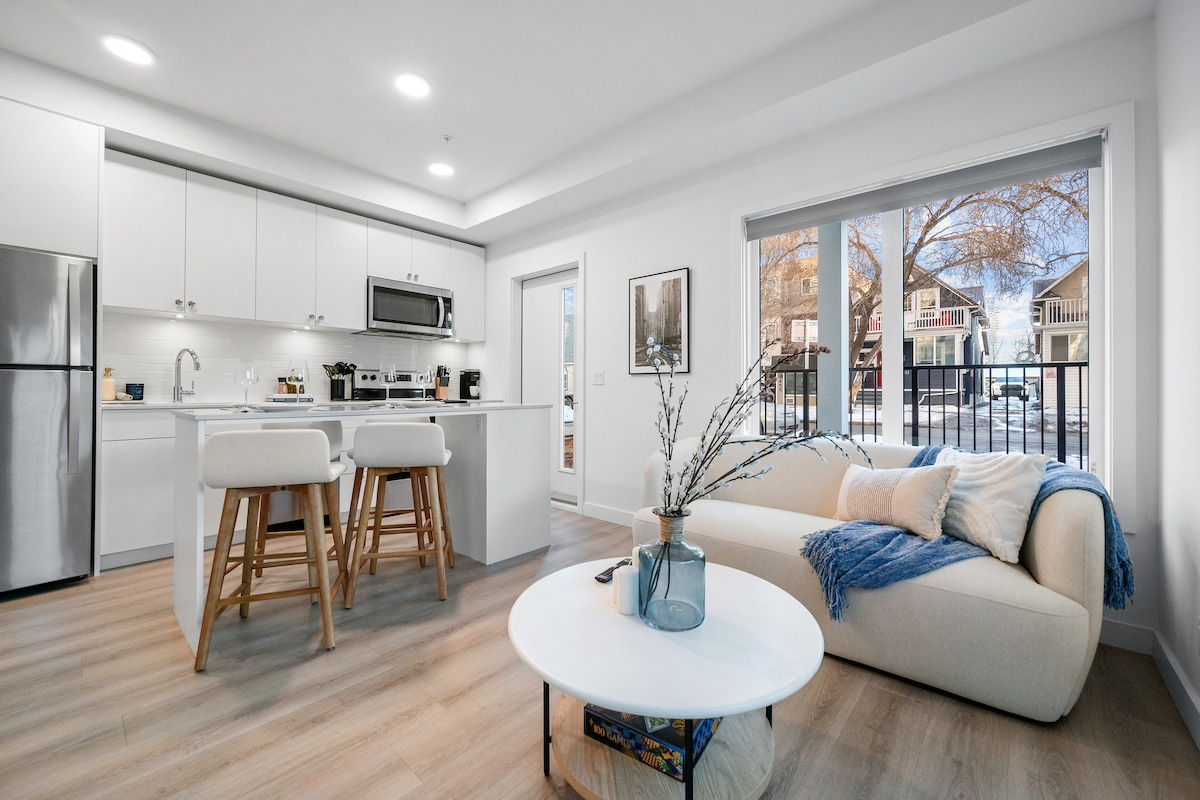 Cama tamaño king | A minutos del Saddledome | Vistas a la Torre de ...