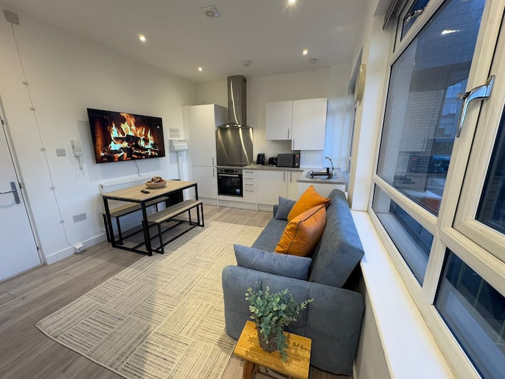 Cosy Flat Near Slough Station - Slough